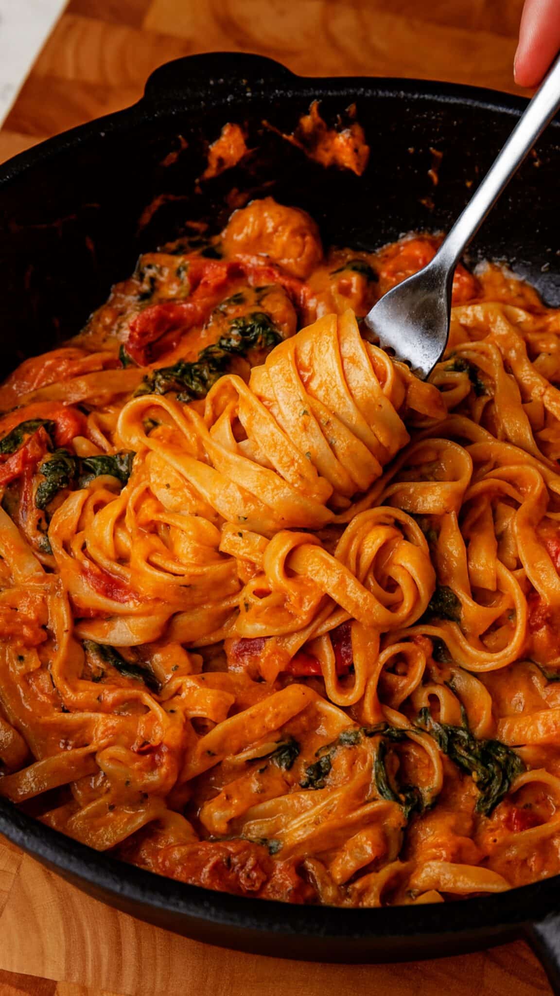One-Pan Creamy Tomato Spinach Pasta | Easy Vegan Dinner